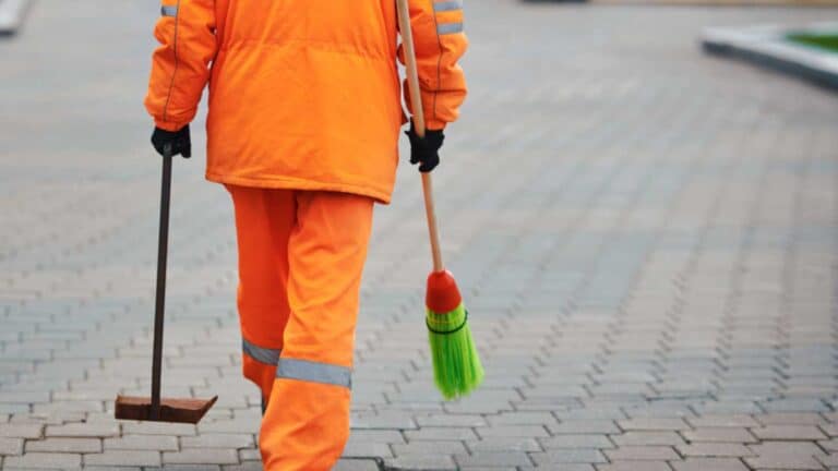 10 Grueling Jobs That Made People Question Their Life Choices - The ...