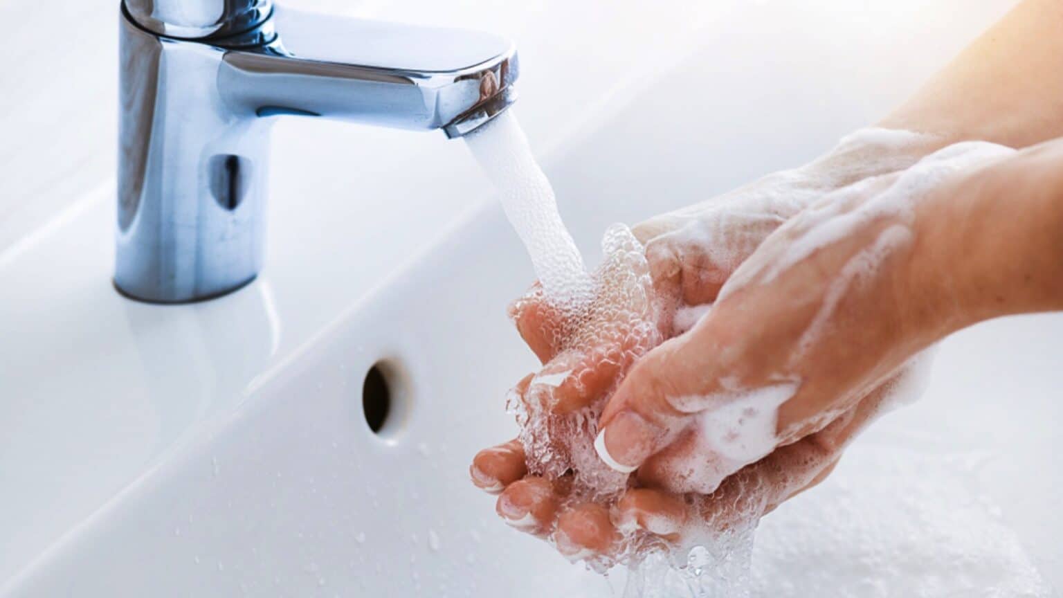 10 Travel Hacks for Sensitive Stomachs: How To Keep Your Gut Happy on ...