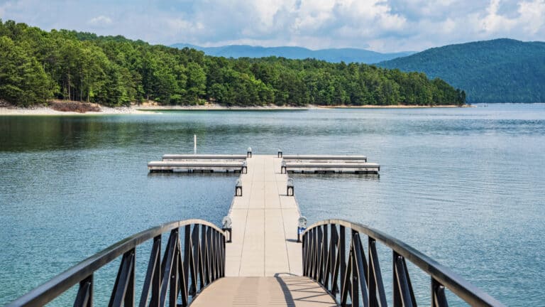 16 of the Best Lakes in South Carolina to Spend a Weekend On - The ...