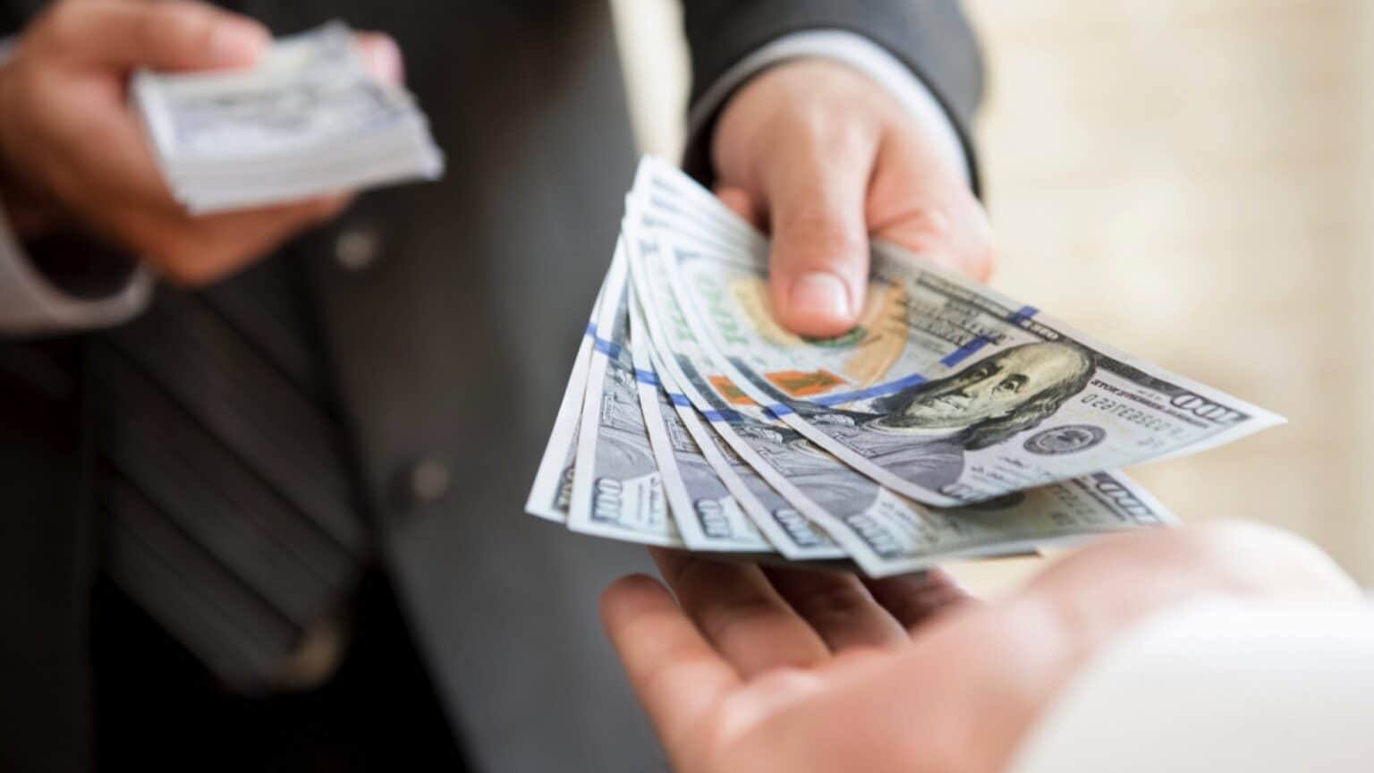 When To Use Points and Miles vs. Using Cash When Paying For Flights ...